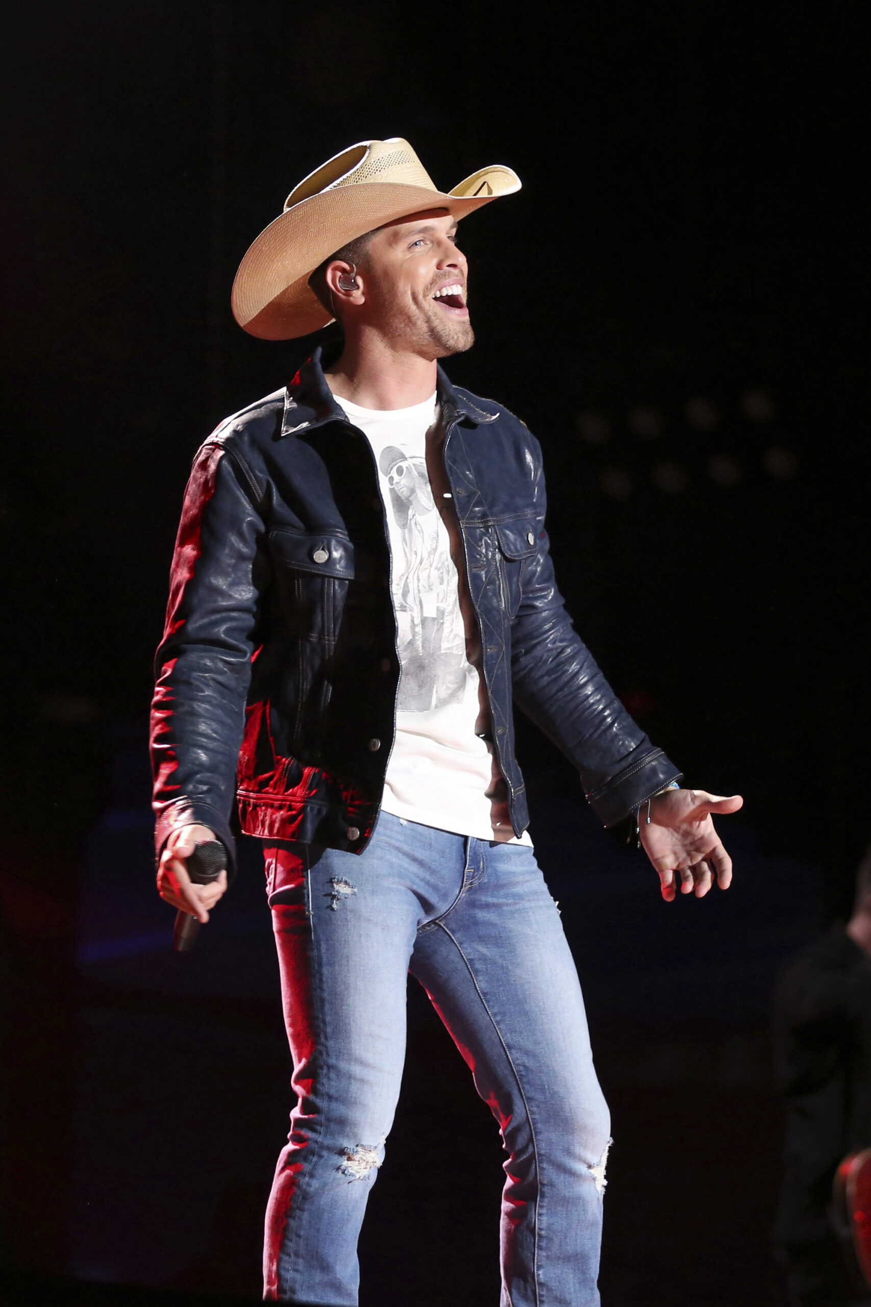 COUNTRY STAR OF THE MONTH: DUSTIN LYNCH - KQ98