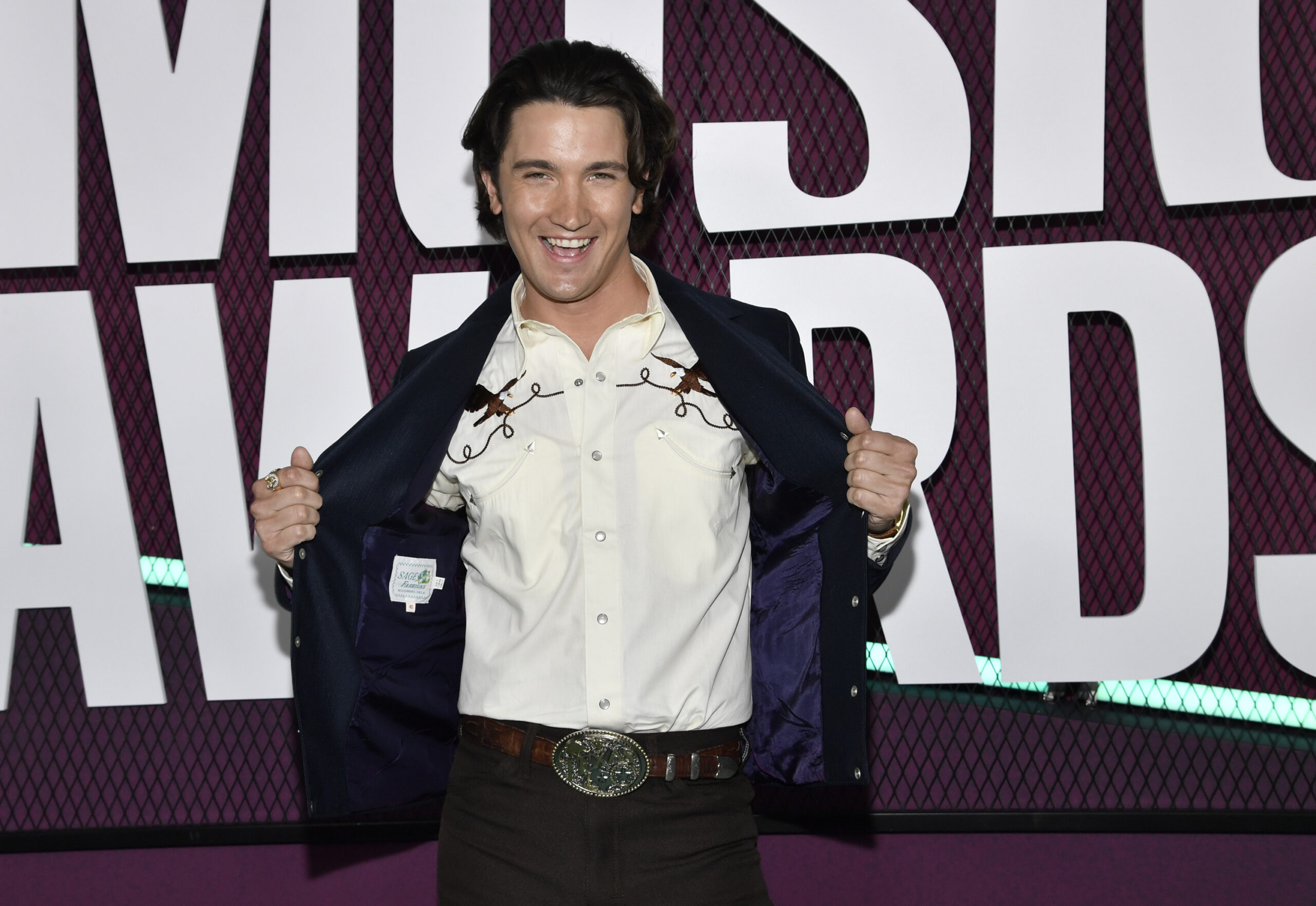 COUNTRY STAR OF THE MONTH: DRAKE MILLIGAN - KQ98