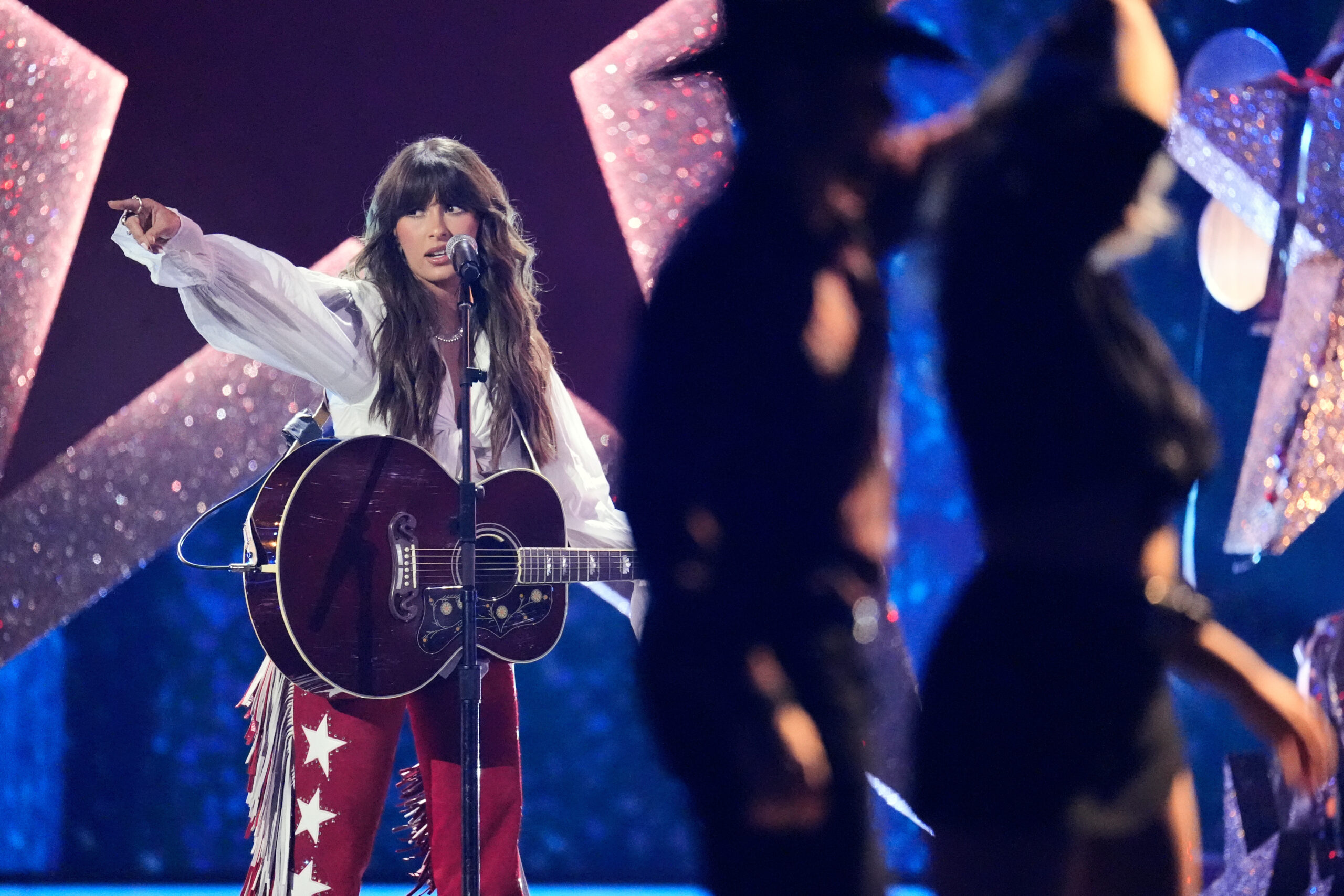 TWO YEAR OLD BOY REACTS TO SEEING ELLA LANGLEY FOR THE FIRST TIME - KQ98