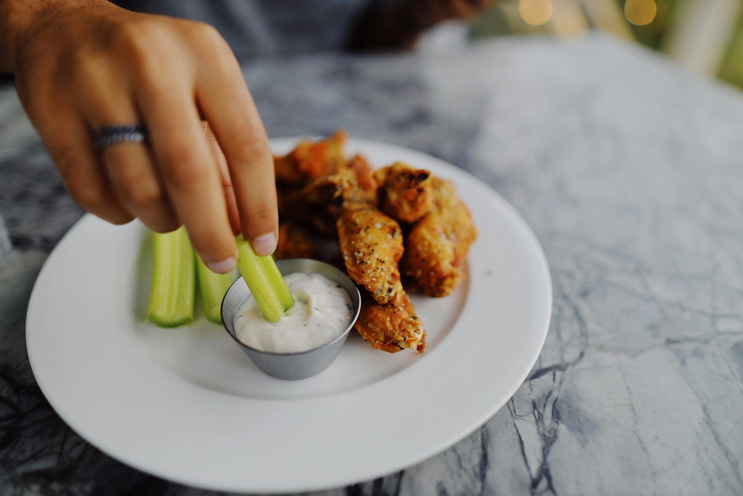 INTERNET DIVIDED OVER KEEPING RANCH DRESSING IN THE CAR - KQ98