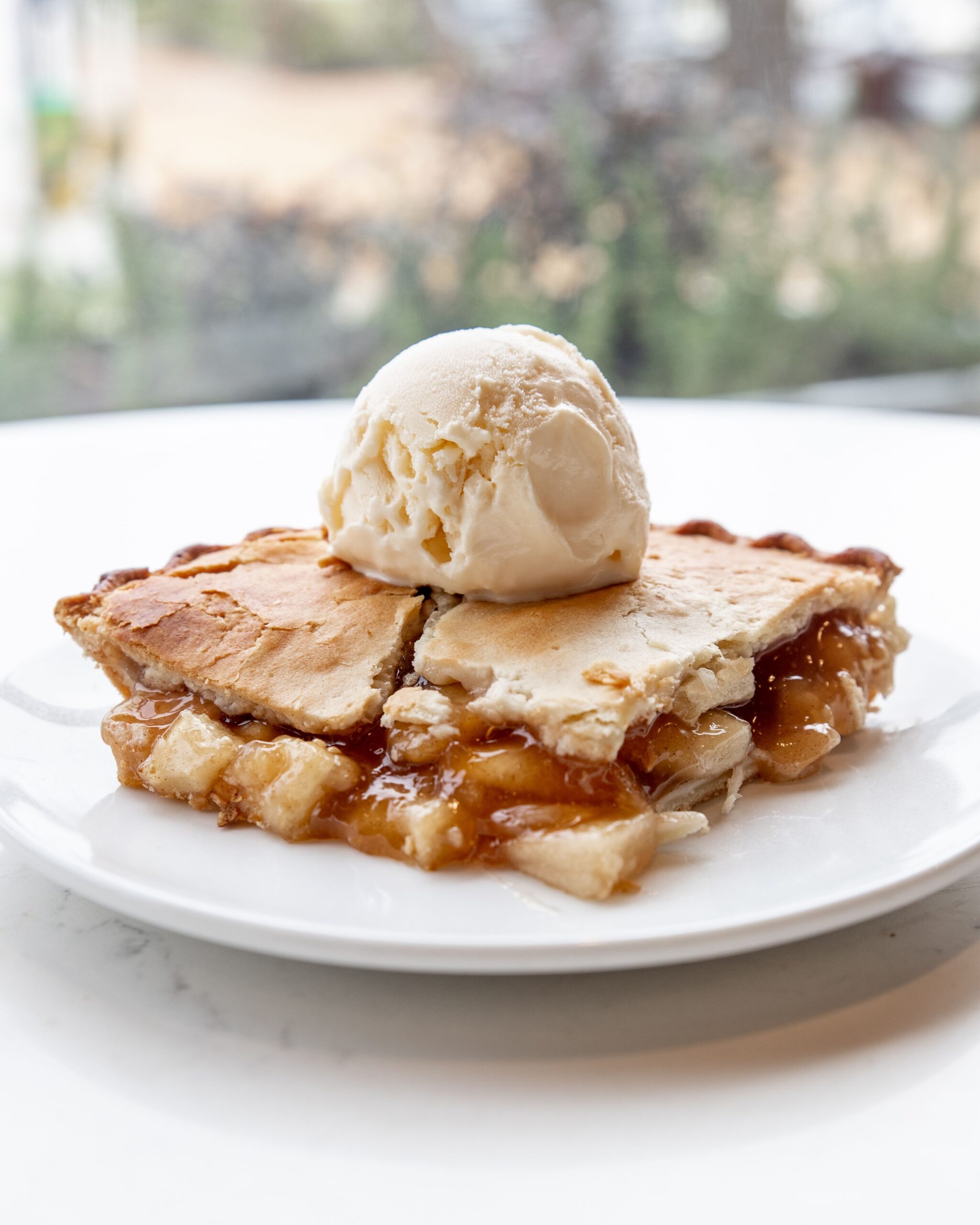 MCDONALD'S BRINGS BACK FRIED APPLE PIES FOR THE FIRST TIME IN 30 YEARS ...
